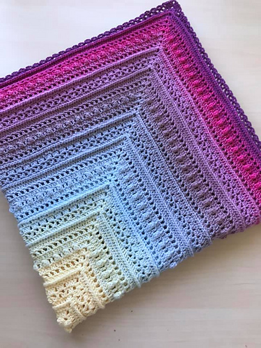 Ravelry: Grace blanket pattern by Lucia Stepankova