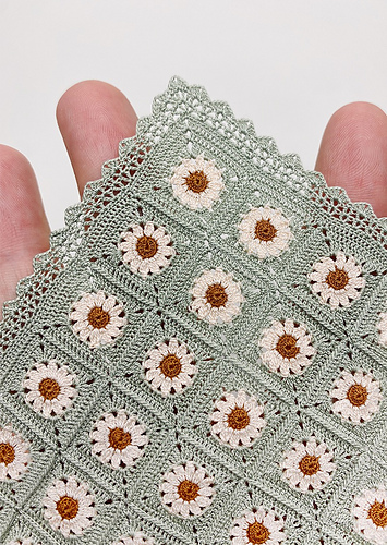 Ravelry: Miniature Daisy Square Blanket pattern by MissXade