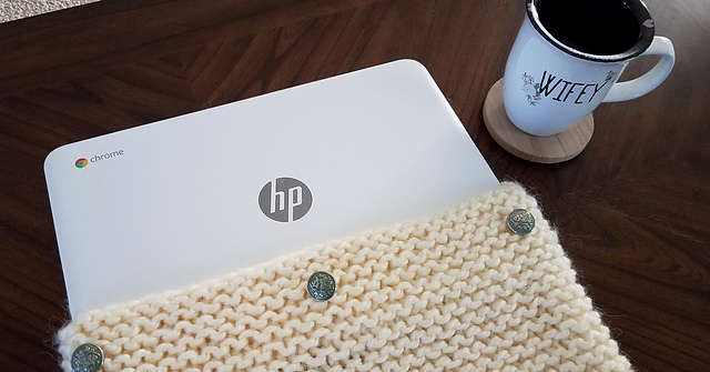Ravelry: Super Bulky Laptop Sleeve pattern by Little Flower Knitting