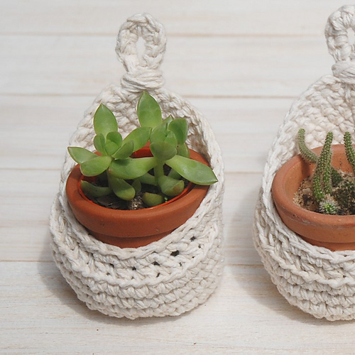 Ravelry: Hanging Pod pattern by Roseanna Murray