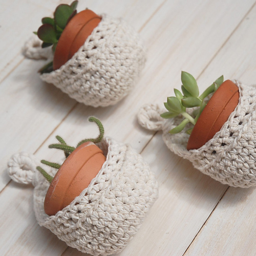 Ravelry: Hanging Pod pattern by Roseanna Murray