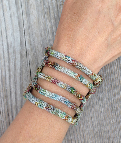 Ravelry: Modern Fibre Cuff pattern by Modern Fibre