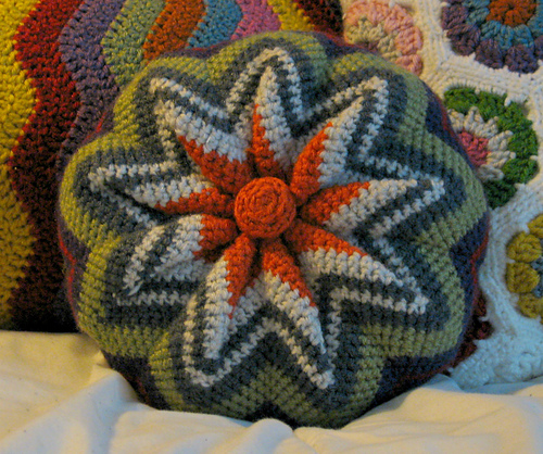 Ravelry: Moipouf's Pinwheel Pillow