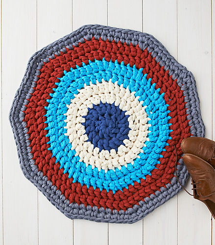Ravelry: T-shirt Yarn Rug pattern by Mollie Makes