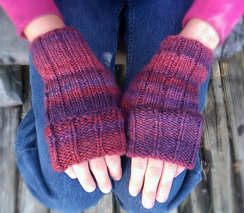Ravelry: Ribbed Handspun Fingerless Mitts pattern by Christi W