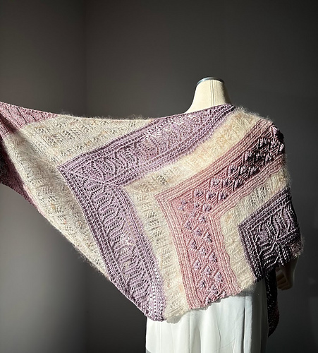 Ravelry: Cracklin Rose pattern by Cally Monster