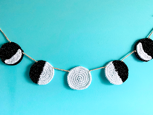 Ravelry: Moon Garland pattern by Mooeyandfriends