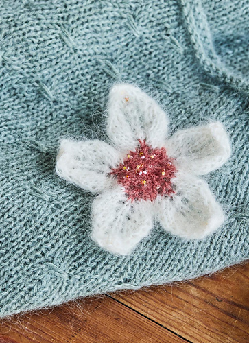 Ravelry: Knitted flower brooch pattern by Søstrene Grene