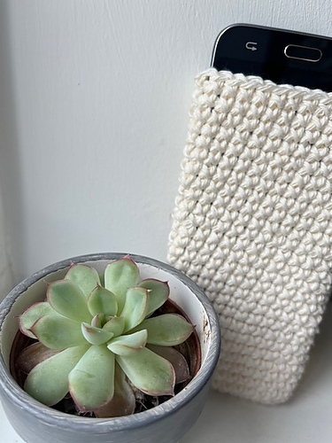 Ravelry: The Lottie Phone Cover pattern by Claudia Elliott