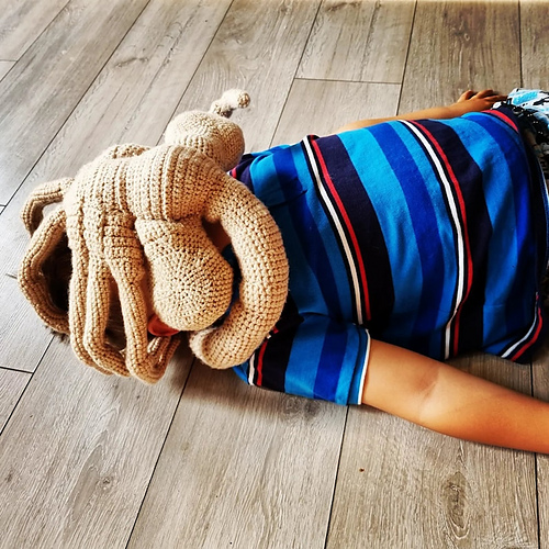 Ravelry: Facehugger pattern by James Hemsley