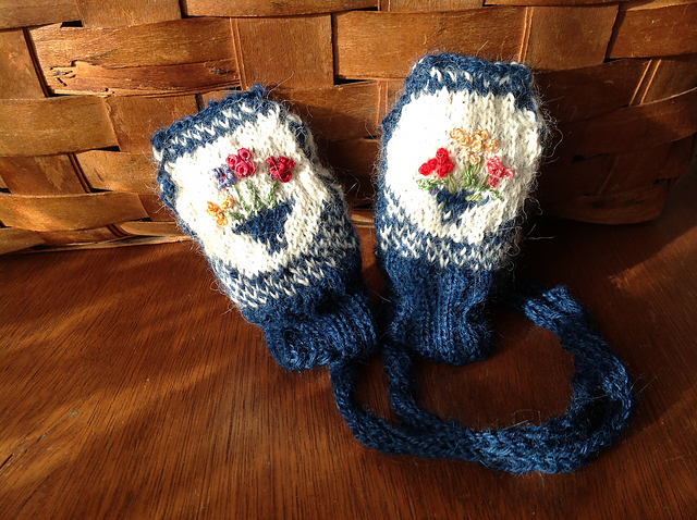 Ravelry: Baby's First Mits pattern by Mrs. Wicks