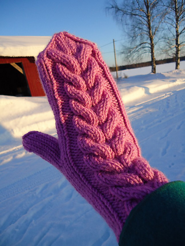 Ravelry: Adorable Cabled Mittens pattern by Sini Huupponen