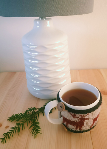 Ravelry: Reindeer Mug Warmer pattern by Munro Sisters3