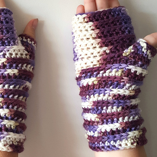 Ravelry: Corkscrew Mitts pattern by Mini-Me Designs