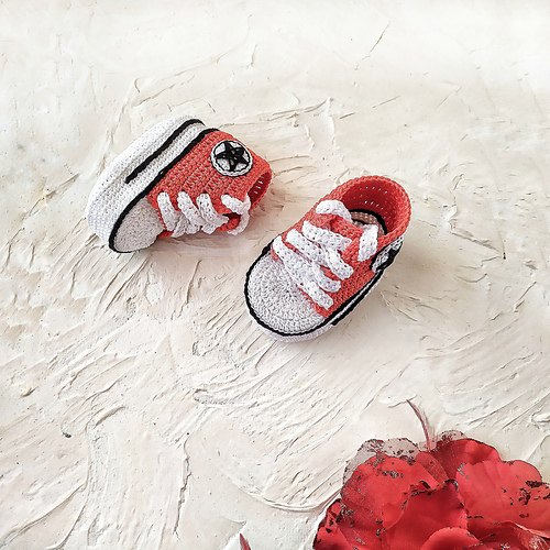 Ravelry: Converse Baby Shoes pattern by Виктория Терехова