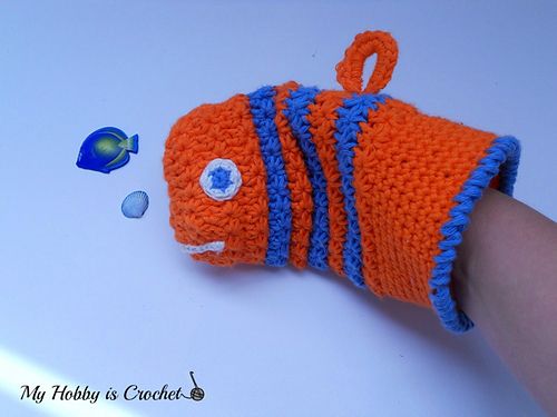 Ravelry: Crochet Fish Bath Mitt (with Star Stitch) pattern by Kinga Erdem