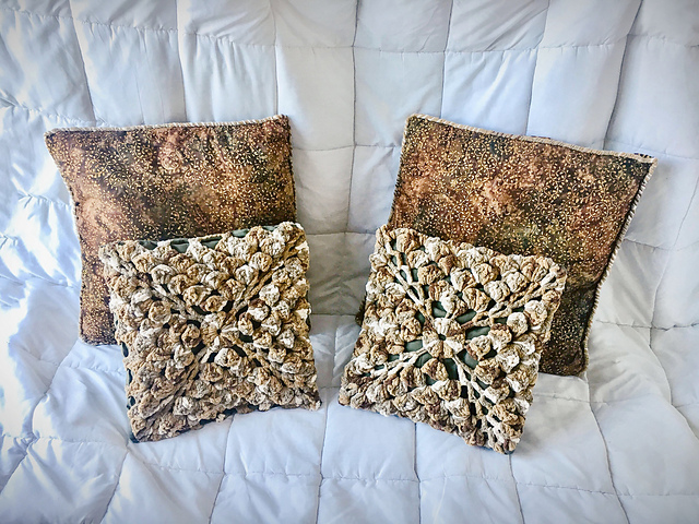 Ravelry: Shell Pillows Cojines pattern by Diana Roys