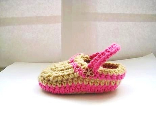 Ravelry: Crocs Baby Slippers pattern by CrochetDreamz