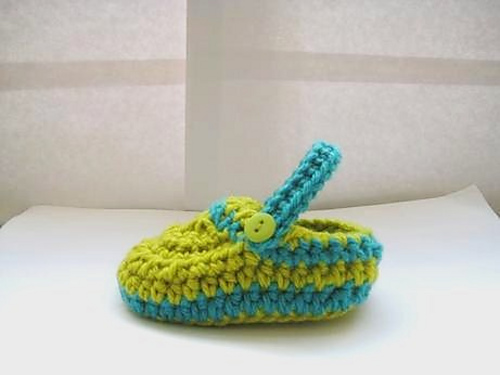Ravelry: Crocs Baby Slippers pattern by CrochetDreamz