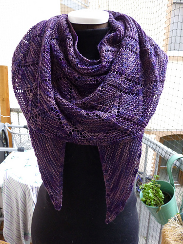 Ravelry: Windowpane Check Shawl pattern by verybusymonkey