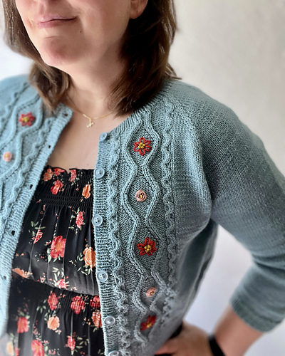 Ravelry: Nadia pattern by Nadia Crétin-Léchenne