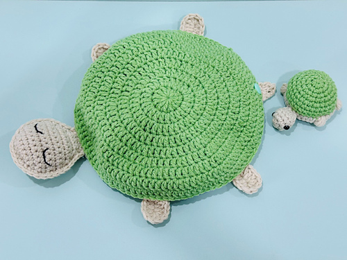 Ravelry: Mama Turtle Pouch pattern by Ervinna Lee