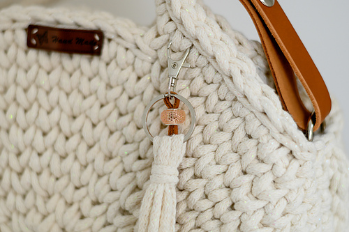 Ravelry: Toten Round Bag pattern by Melinda Molnar