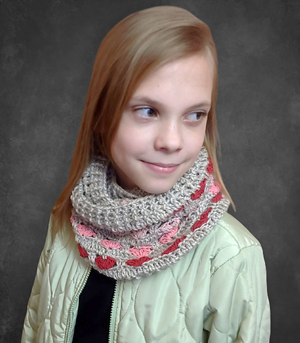 Ravelry: Heart Cowl pattern by Natalie Lviv