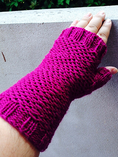 Ravelry: Honeycomb Mittens pattern by Sarah Cooke