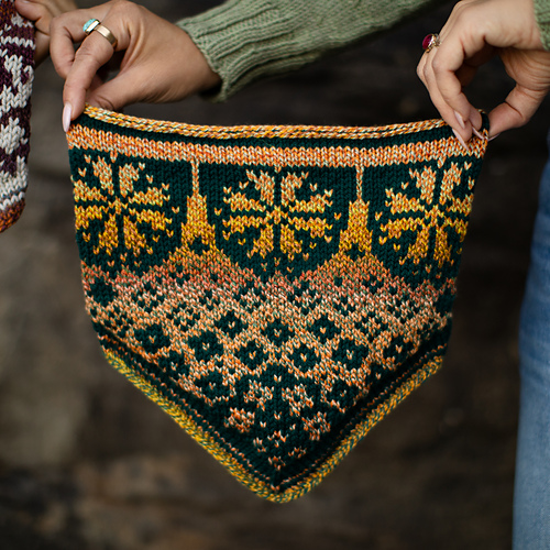 Ravelry: Hozho Cowl pattern by Jennifer Berg