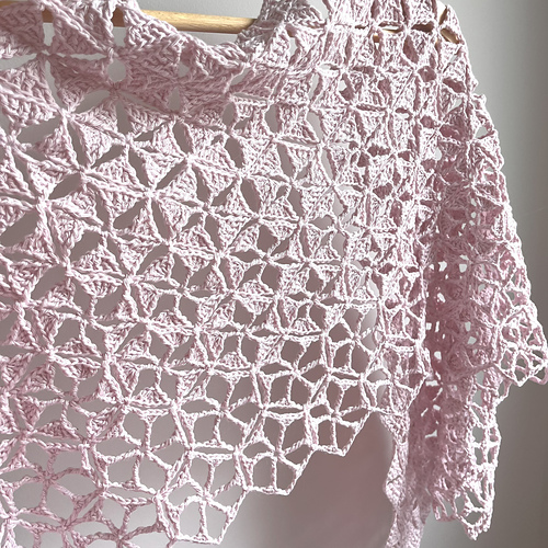 Ravelry: Evanesce Shawl pattern by Lisa Hounshell