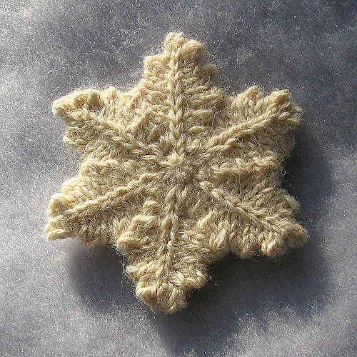 Ravelry: Snowflakes pattern by NeedleNoodles
