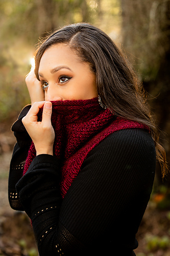 Ravelry: Indira Cowl pattern by Vanessa Smith