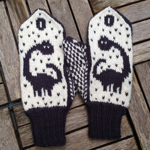 Ravelry: Dinosaur mittens pattern by Judith Stein