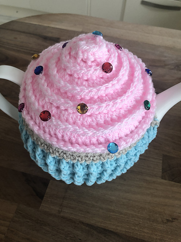 Ravelry: Cupcake Tea Cosy pattern by Nice and Cosee