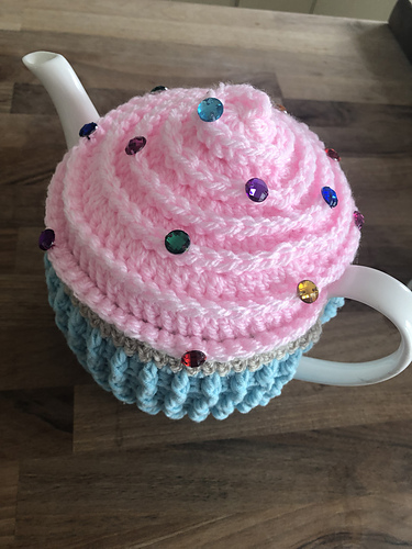 Ravelry: Cupcake Tea Cosy pattern by Nice and Cosee