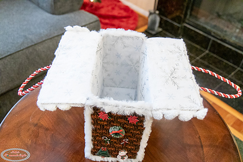 Ravelry: Gingerbread House Purse pattern by Nicole Riley