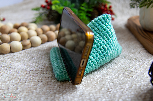 Ravelry: Tiny Phone Wedge pattern by Nicole Riley