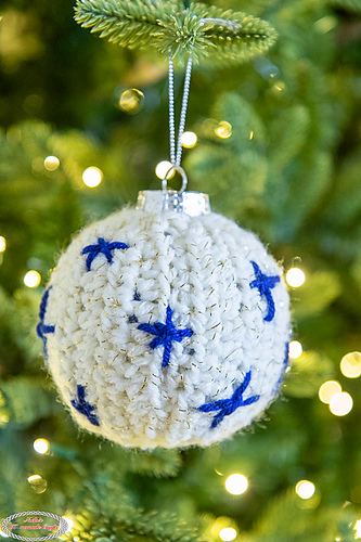 Ravelry: Sparkle Stars Bauble pattern by Nicole Riley