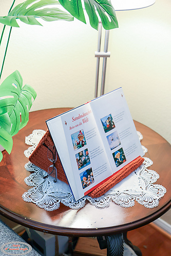 Ravelry: "I Love Books" Book Stand Wedge pattern by Nicole Riley