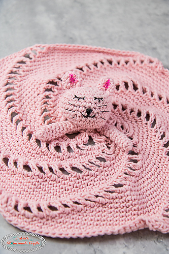 Ravelry: Spiral Kitty Lovey pattern by Nicole Riley