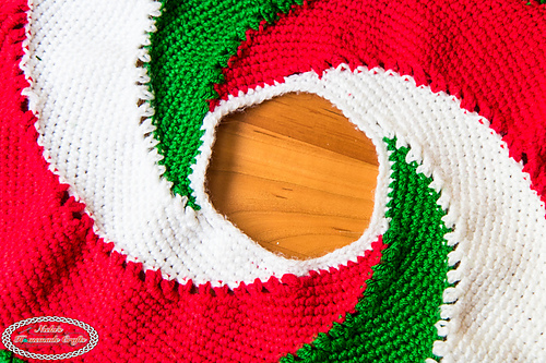 Ravelry: Spiral Christmas Tree Skirt pattern by Nicole Riley