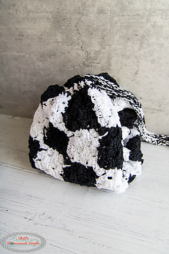Ravelry: C2C Checkerboard Game Bag pattern by Nicole Riley