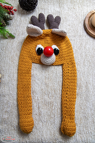 Ravelry: Moving Ears Reindeer Hat pattern by Nicole Riley