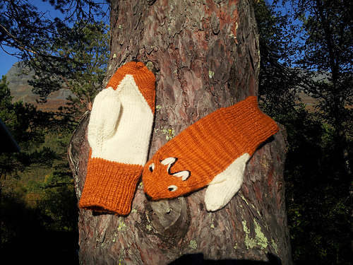 Ravelry: Red fox mittens pattern by Nina Figenschau