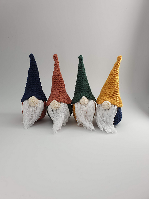 Ravelry: Mini Norwegian Nisse/Gnome Christmas Decoration pattern by ...