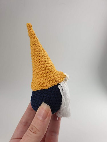 Ravelry: Mini Norwegian Nisse/Gnome Christmas Decoration pattern by ...