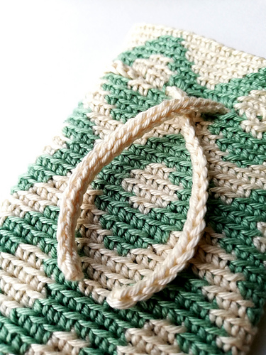 Ravelry: Mini green diamond bag pattern by Ieva Linkeviciute