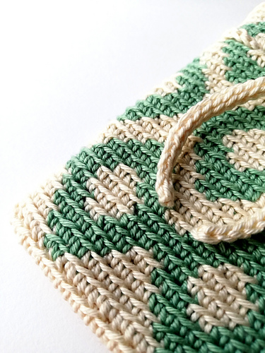 Ravelry: Mini green diamond bag pattern by Ieva Linkeviciute