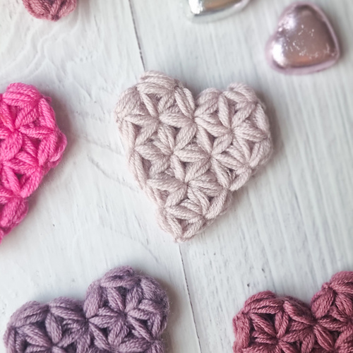 Ravelry: Jasmine Heart pattern by Makalani Sæther